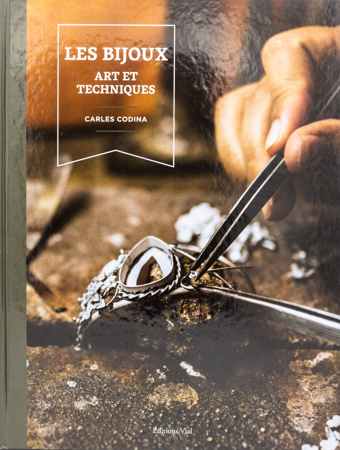 Les Bijoux: Art et Techniques – Carles Codina – Peinture Fraiche